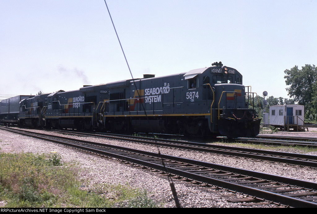 CSX 5874 and 5870 Northbound